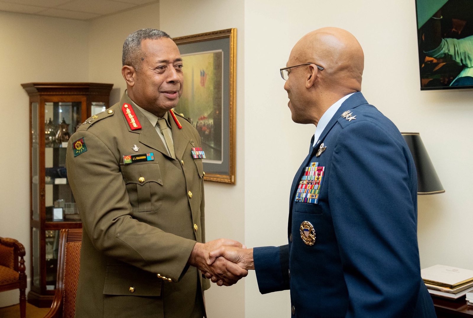 𝐂𝐨𝐦𝐦𝐚𝐧𝐝𝐞𝐫 𝐑𝐅𝐌𝐅 𝐌𝐞𝐞𝐭𝐬 𝐂𝐡𝐚𝐢𝐫𝐦𝐚𝐧 𝐨𝐟 𝐭𝐡𝐞 𝐉𝐨𝐢𝐧𝐭 𝐂𝐡𝐢𝐞𝐟𝐬 𝐨𝐟 𝐒𝐭𝐚𝐟𝐟 𝐢𝐧 ...